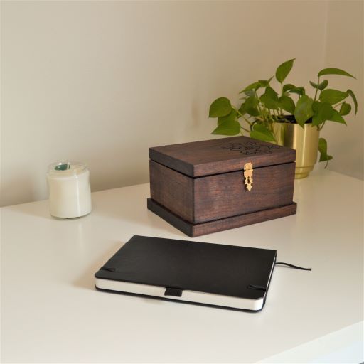 Simple DIY Keepsake box perfect for gifting! – www.charlieandcrewlife.com